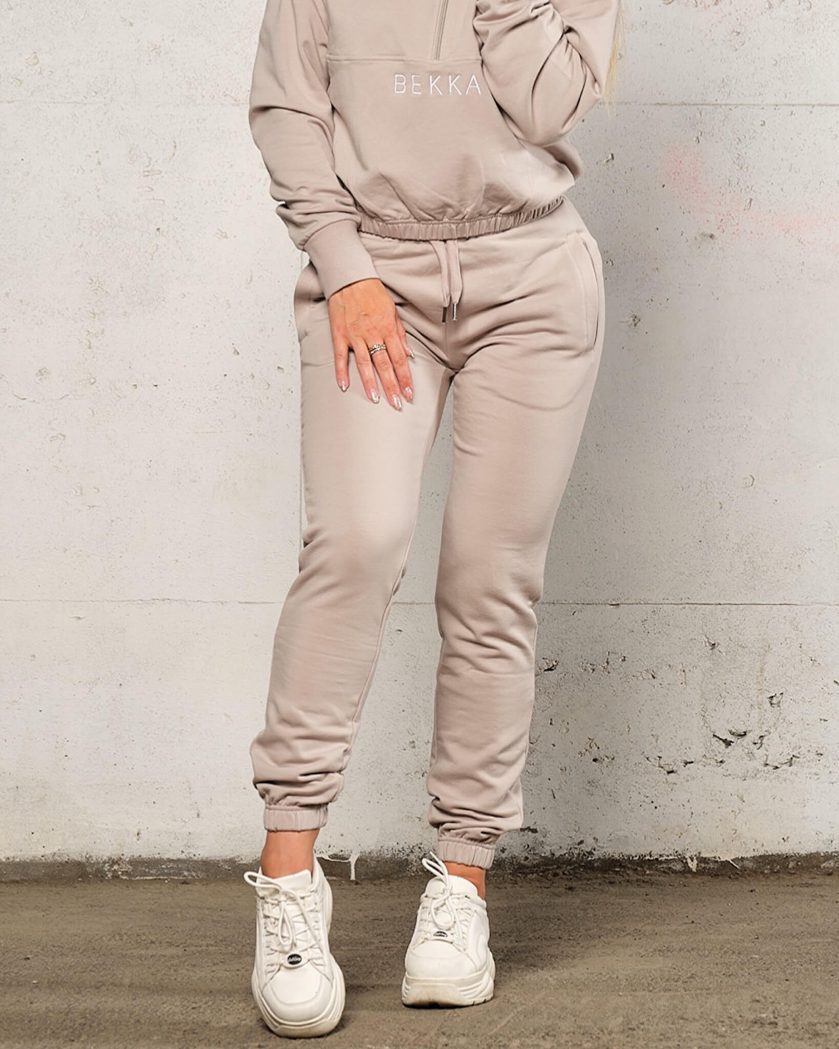 Highschool pant - Burnt sand (hvit logo) – BEKKA